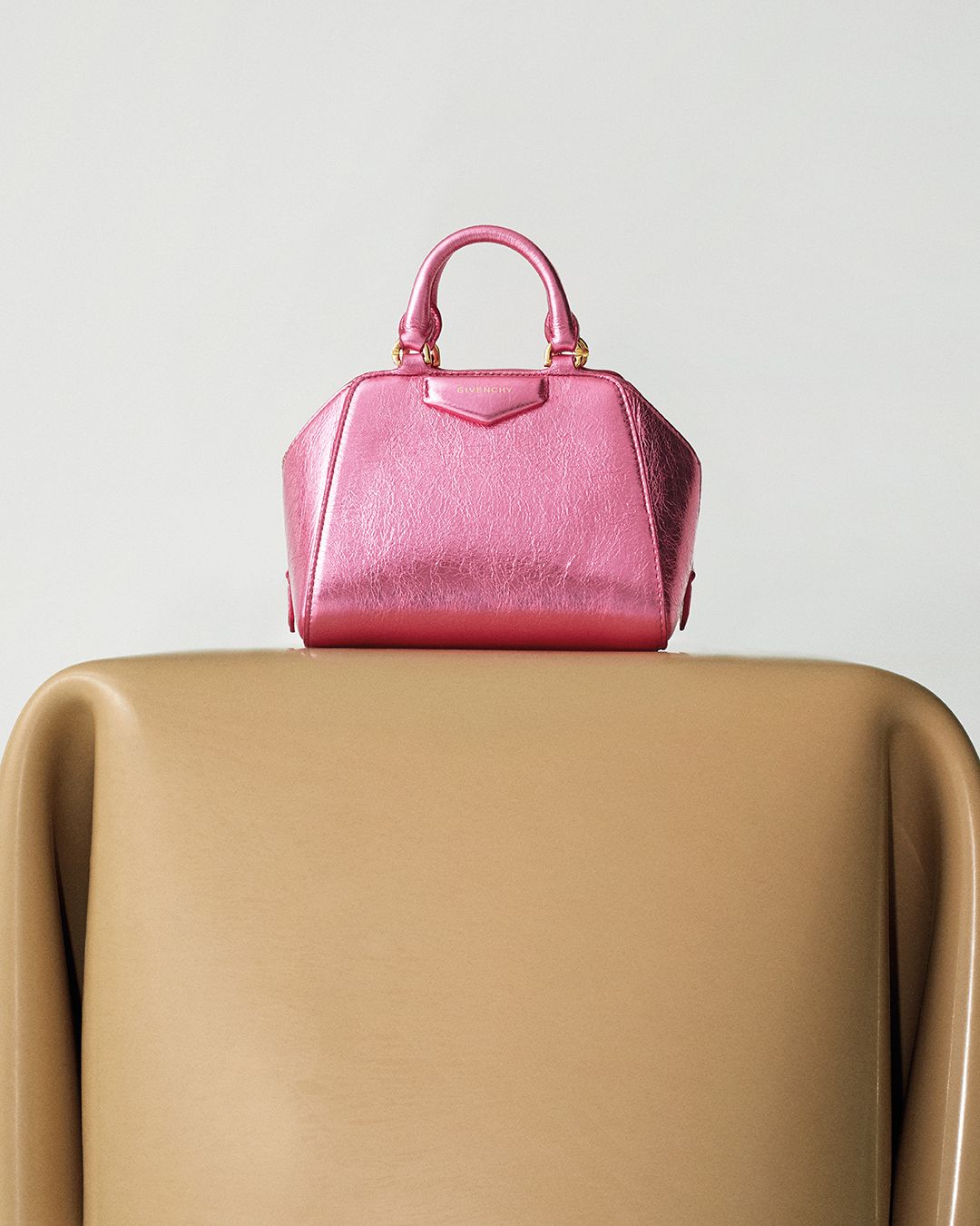 GIVENCHY Official Site : Luxury Bags, Ready-To-Wear, Shoes
