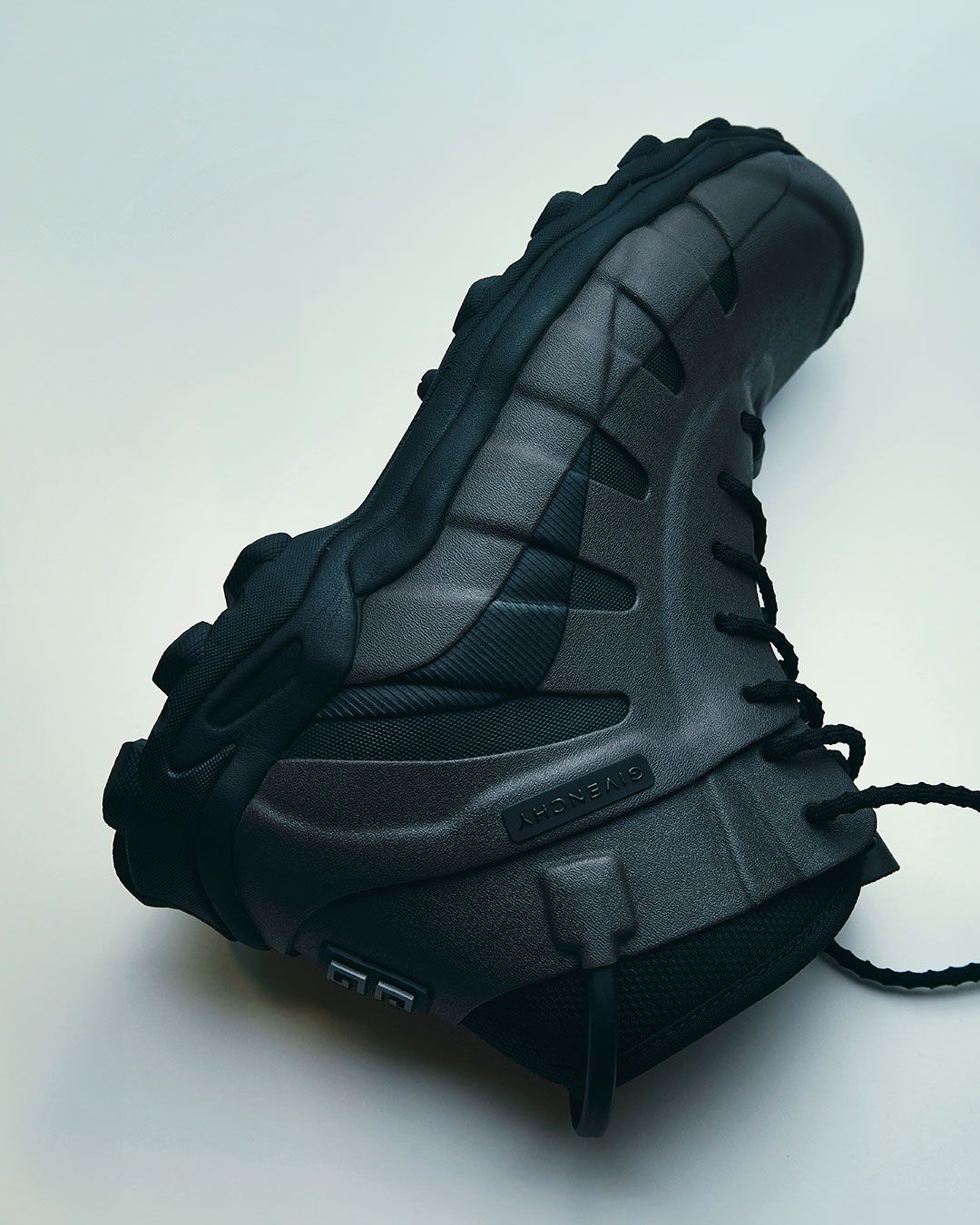 GIVENCHY Official Site : Luxury Bags, Ready-To-Wear, Shoes