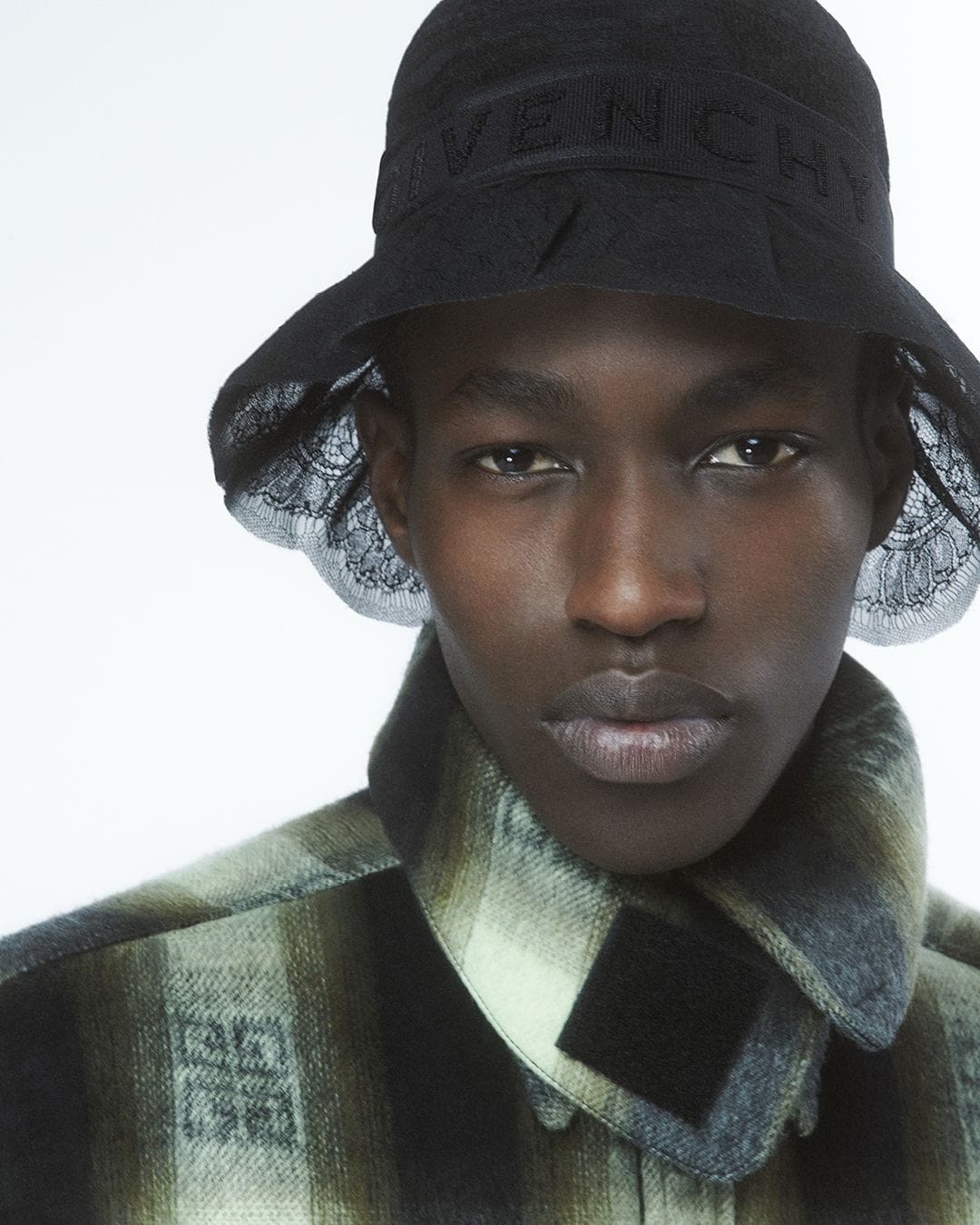 Givenchy US Official Site | Reinterpreting the codes of elegance