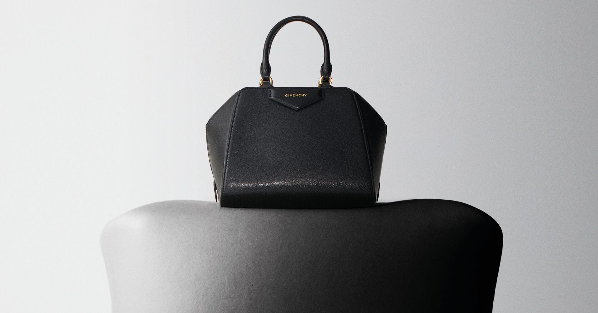 Givenchy Antigona Bags Collection for Women | Givenchy US